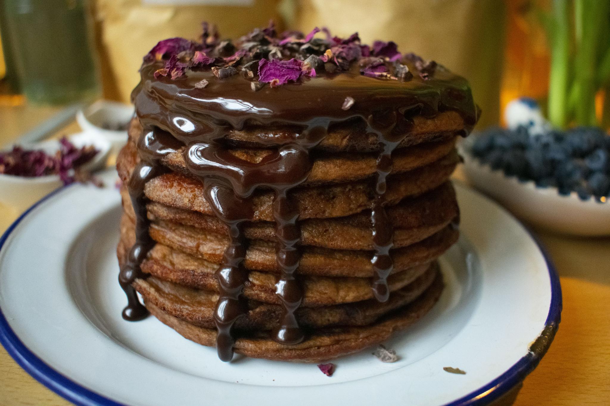 Fluffy Raw Cacao Pancakes With Raw Choccy Sauce – nikibakes